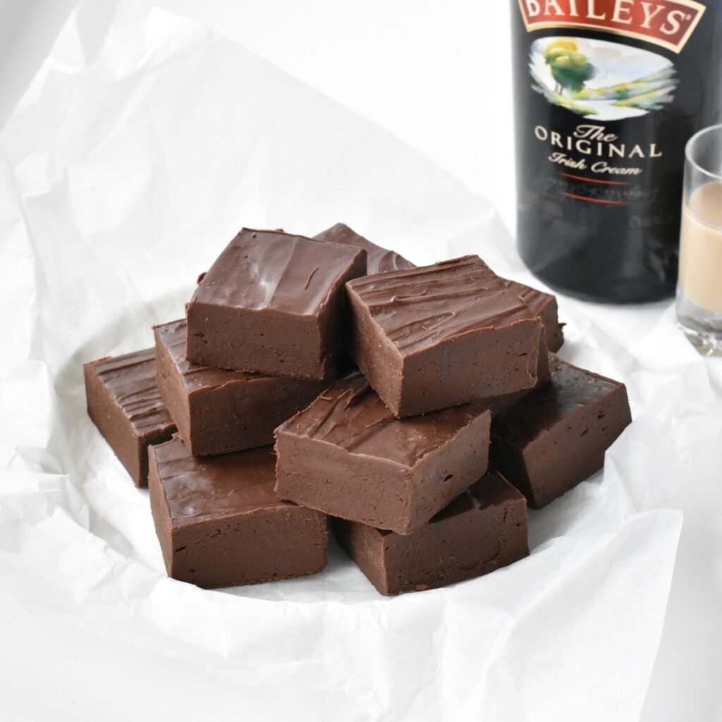 Baileys Fudge (Just 3 Ingredients!) - Baking Envy