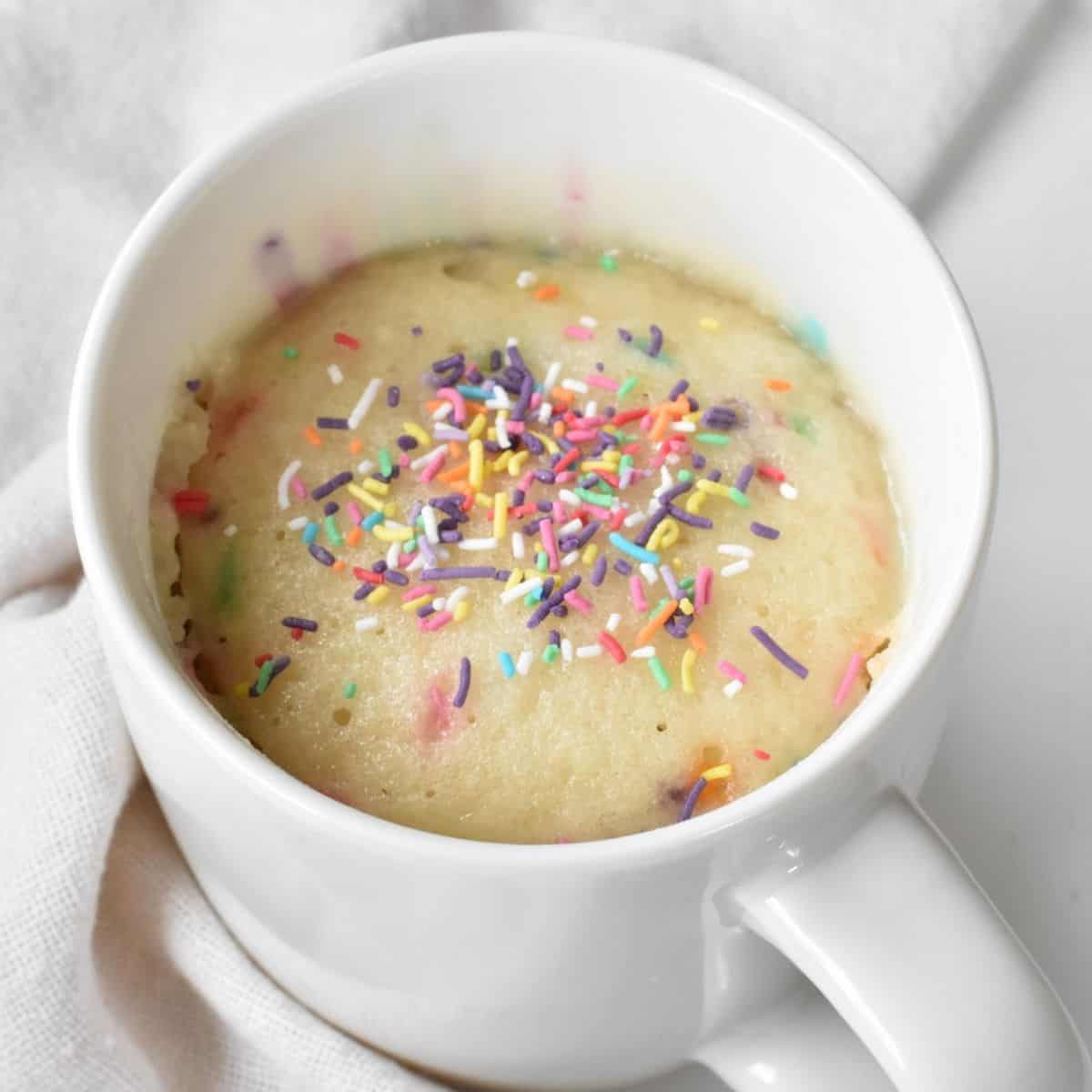5 Minute Funfetti Mug Cake - Baking Envy