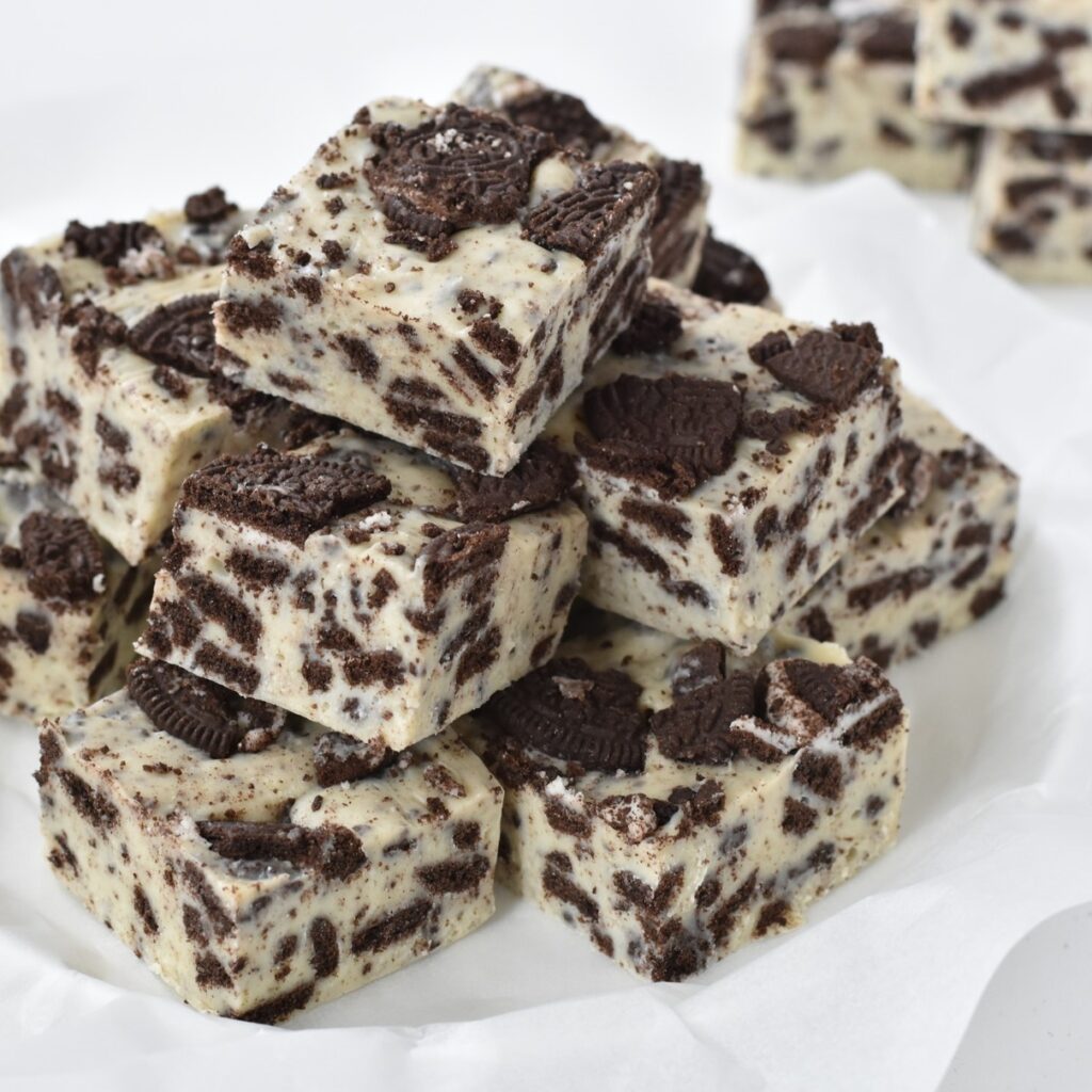 Oreo Fudge (3 Ingredients) - Baking Envy