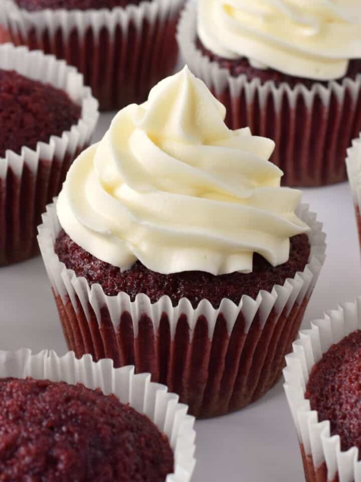 Easy Vanilla Cupcakes - Baking Envy